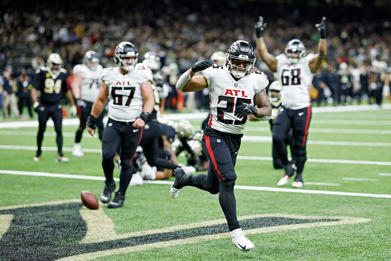 Tyler Allgeier Continues to Take Over the Atlanta Falcons Running Back ...